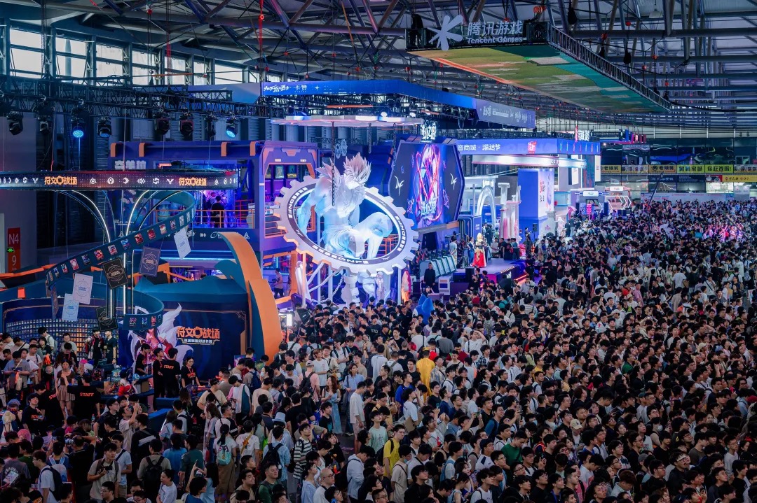 人潮涌入ChinaJoy：国产3A爆发、大厂新游火力全开、机器人足球惊艳全场_中金在线财经号